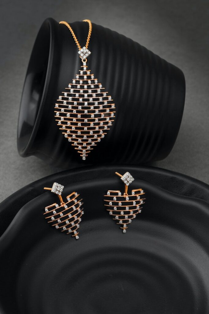 Find Your Signature Look: How To Wear Jewelry To Accentuate Your Style ...