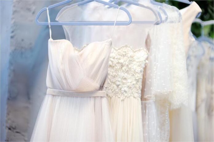 All-White Wedding: 8 Ways to Style the Entourage without Overshadowing ...