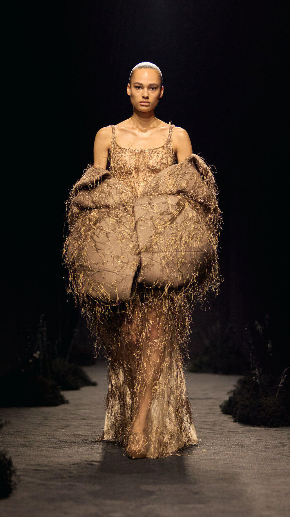 Ashi Studio - Fall-Winter 2024 Couture Collection Paris Fashion Week ...