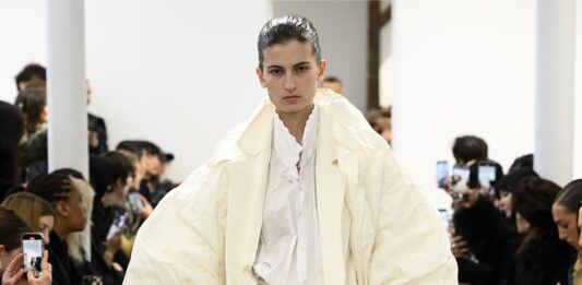 Paris Fashion Week Tickets | Attend Fashion Shows in Paris